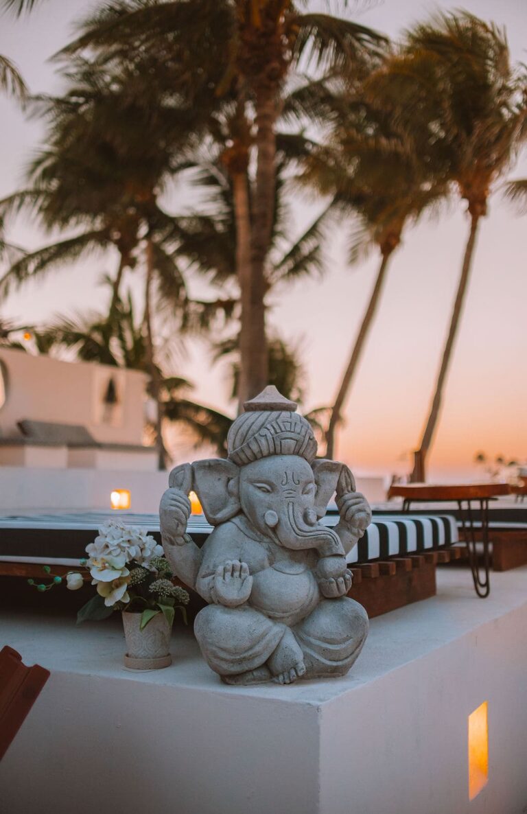 Guru Beach Club - Lotus Beach Hotel